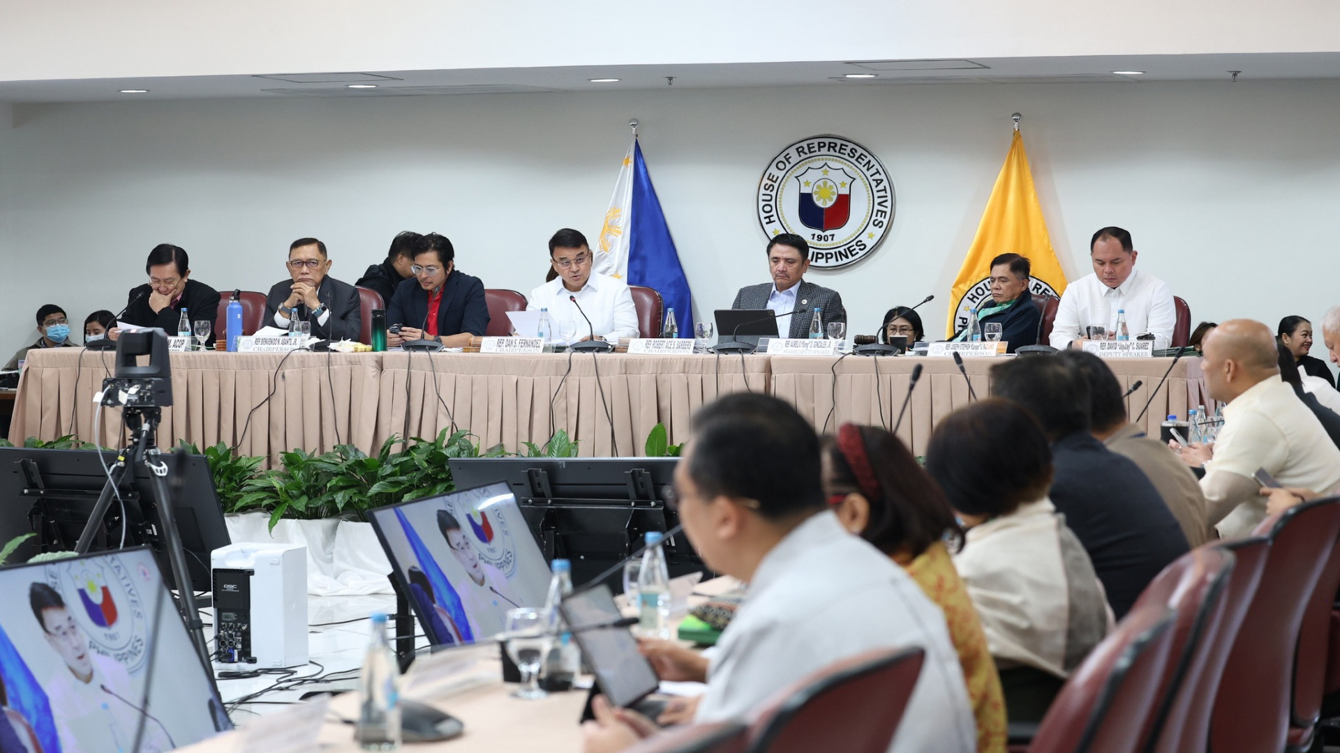 PABUYA SA PATAYAN? Quadcom, Sisilipin Drug War Money Trail! | Politico.ph