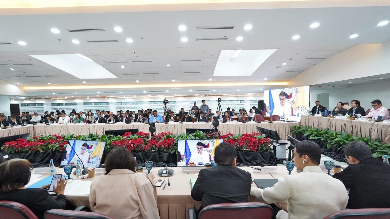 BIGGER FISH? Mga Bigating Pangalan Damay Sa Quadcom Probe | Politico.ph