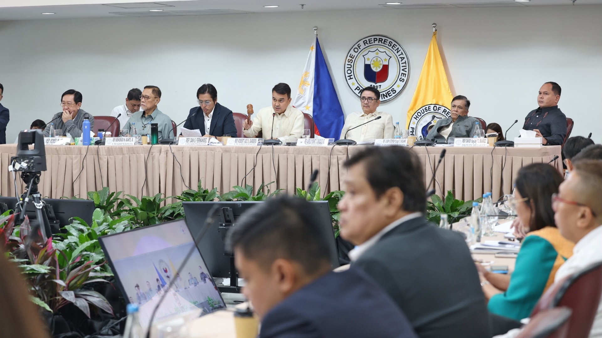 PUNO NA ANG SALOP! 5 Bagong Batas Kontra POGO, EJK, Tiniyak Ng Quadcom | Politico.ph