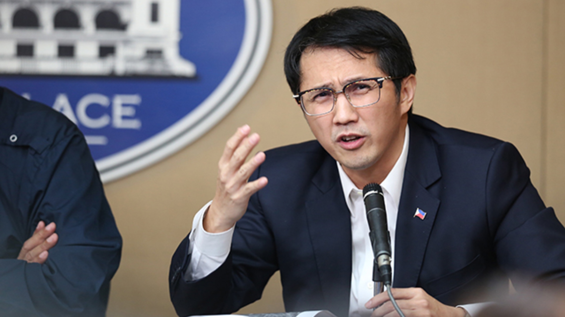 TRANSPORTASYON SA BAGONG KAMAY! Vince Dizon, Bagong Kapitan Ng DOTr | Politico.ph