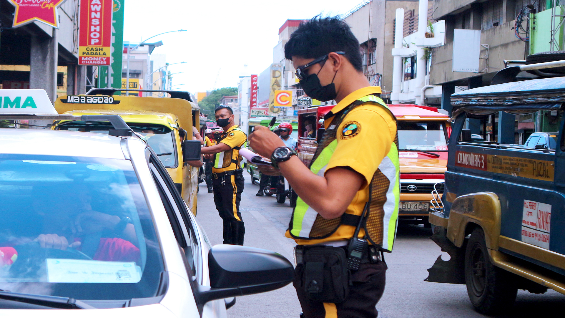 DBM: Gov’t Personnel To Get Midyear Bonus Starting May 15 | Politico.ph